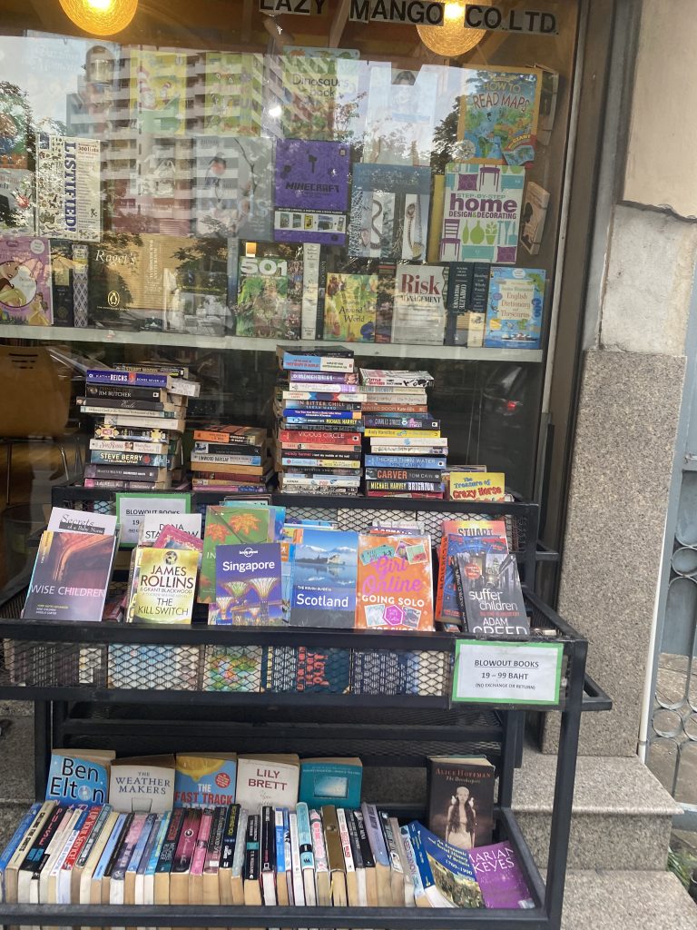 【バンコク】【本】洋書を安くゲット。洋書専門の古本屋さん＠Dasa Book Cafe - ブリ子がゆくinバンコク