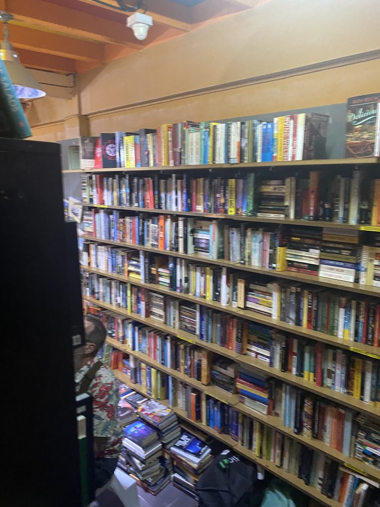 【バンコク】【本】洋書を安くゲット。洋書専門の古本屋さん＠Dasa Book Cafe - ブリ子がゆくinバンコク