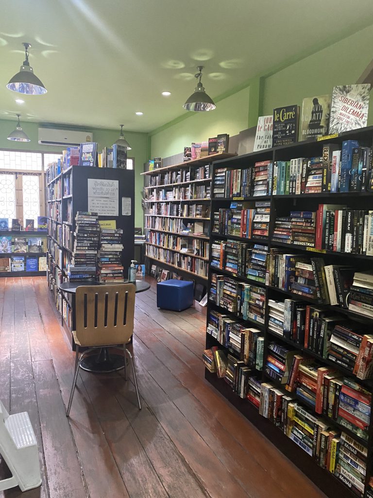 【バンコク】【本】洋書を安くゲット。洋書専門の古本屋さん＠Dasa Book Cafe - ブリ子がゆくinバンコク