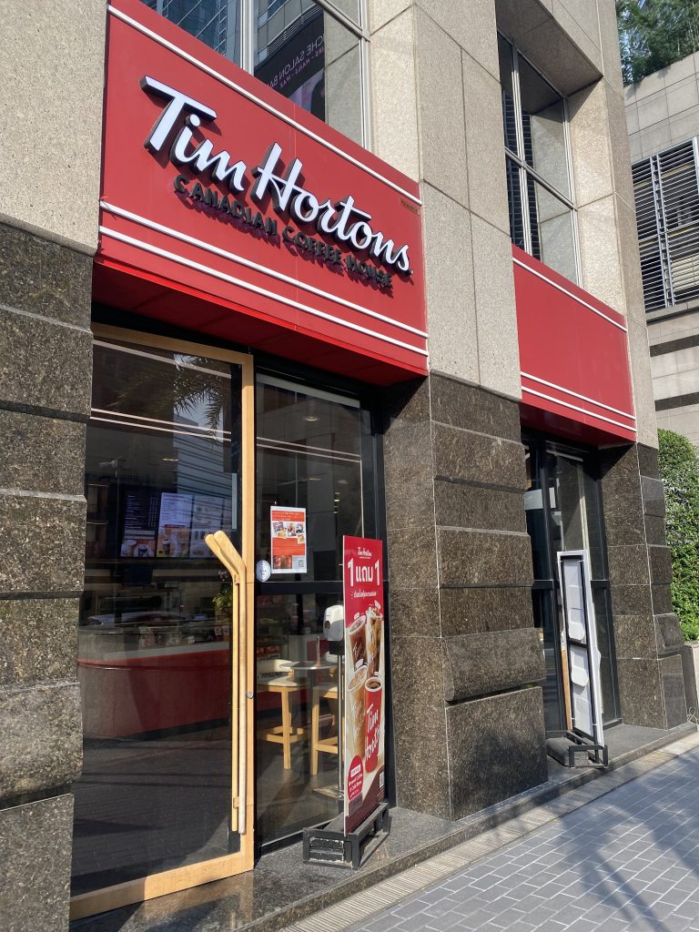【バンコク】【カフェ】作業にもピッタリ。コーヒーとドーナツのお店＠Tim Hortonsウィッタユ通り - ブリ子がゆくinバンコク